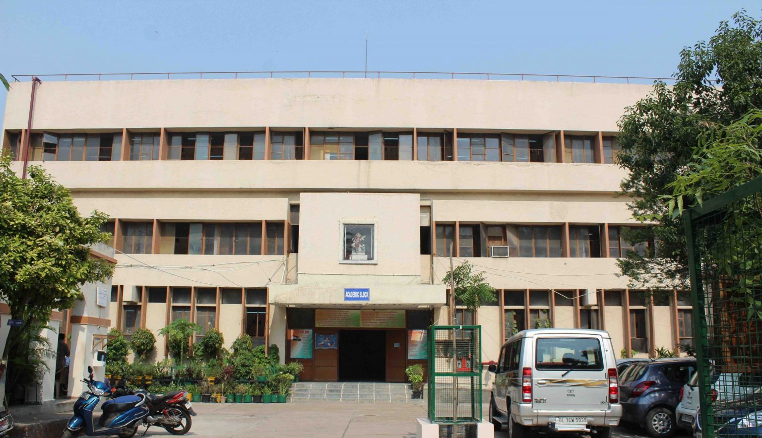 CSSS – Commercial Senior Secondary School
